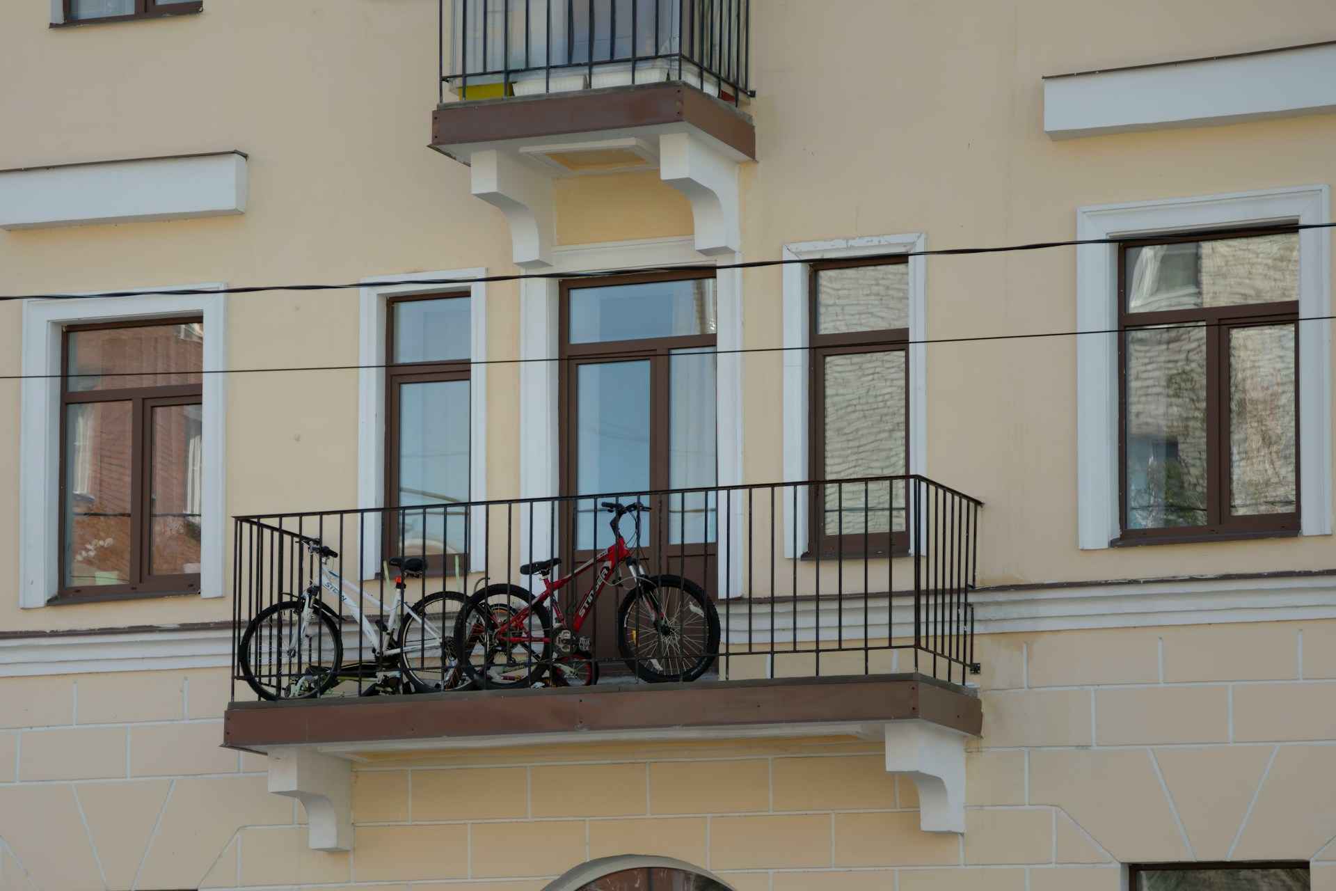 Jak trzymać rower na balkonie? | calus-p.pl - Z.P.U.H Piotr Całus